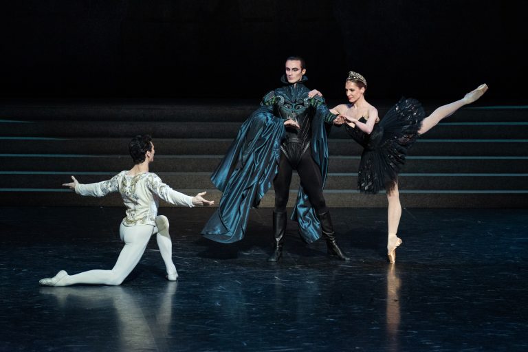 [現地ルポ]パリ・オペラ座 『白鳥の湖』＆ピナ・バウシュ『コンタクトホーフ』 | web太陽 ― webtaiyo